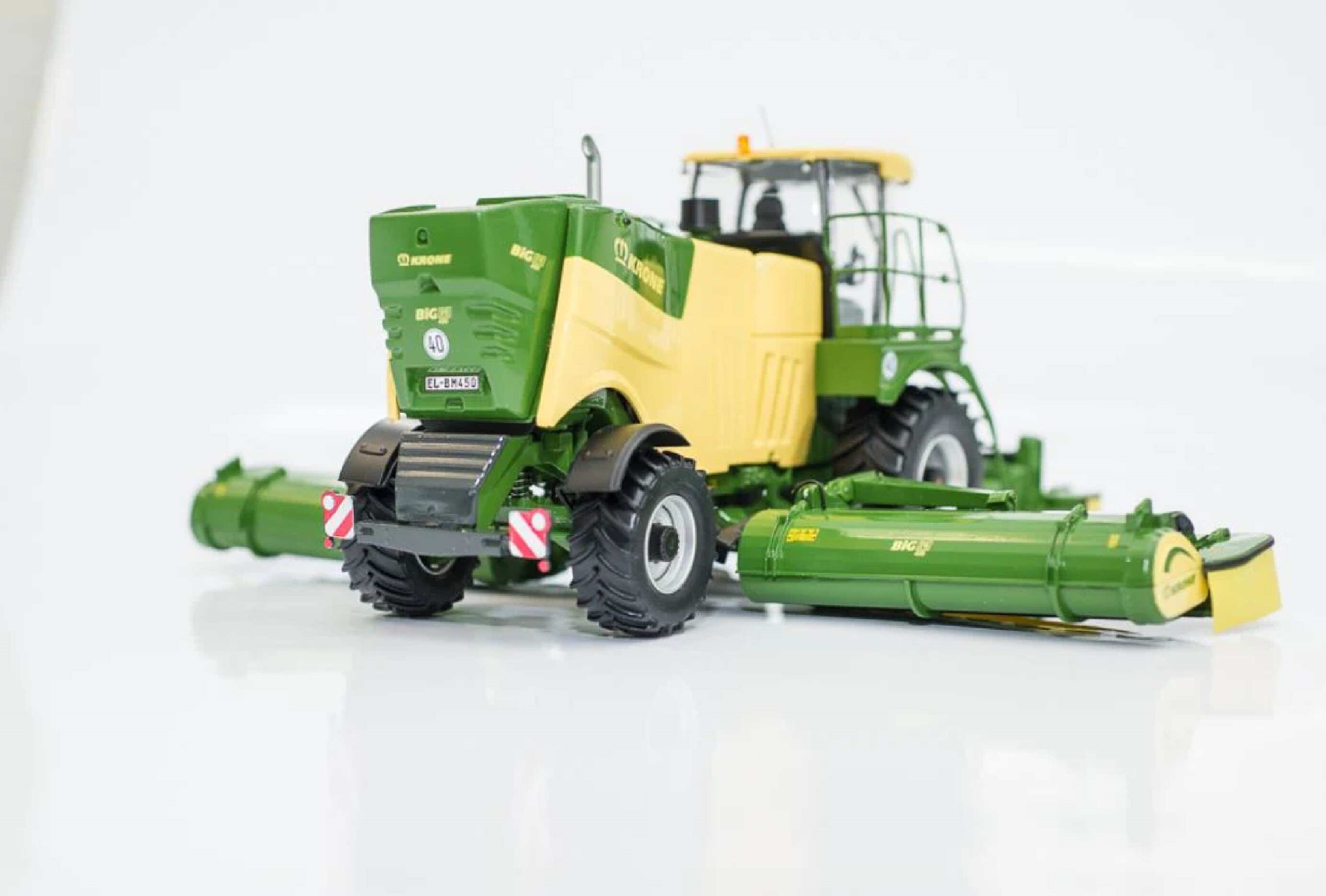 Krone BiG M 450 Self Propelled Mower Scale Model 1:32 Scale Lowe ...